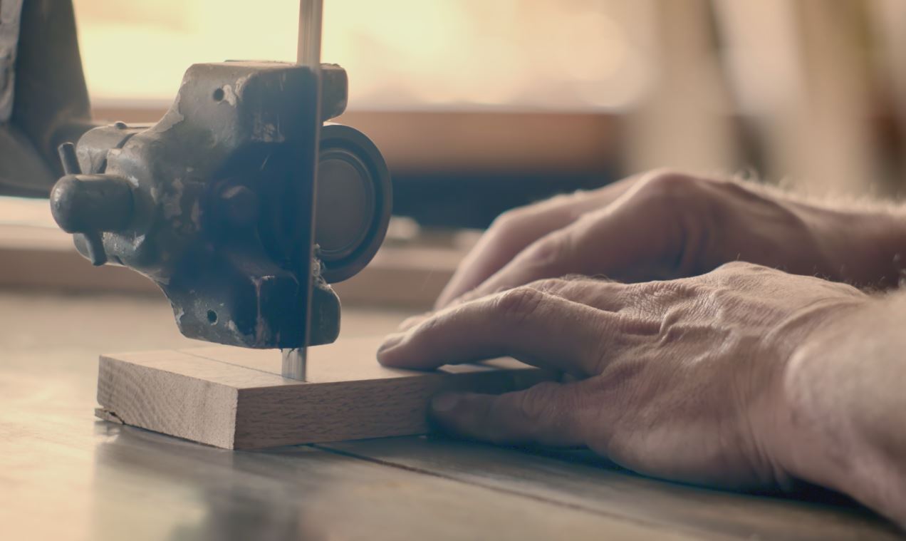 Video: Idle Hands – caseknives.com